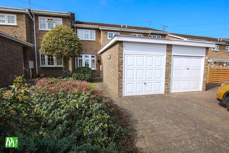 Grovedale Close, West Cheshunt 3 bed terraced house for sale - £475,000