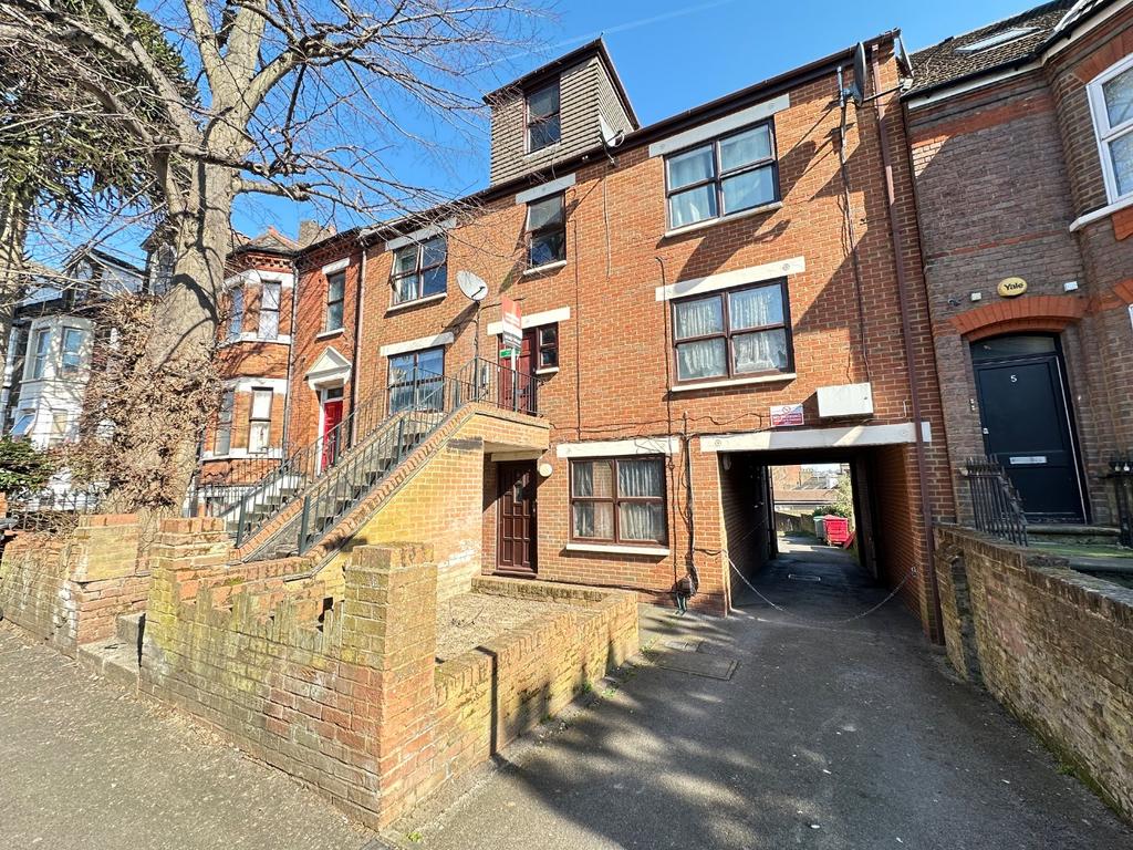 Faith House, 7 Napier Road, Luton... Studio - £700 pcm (£162 pw)