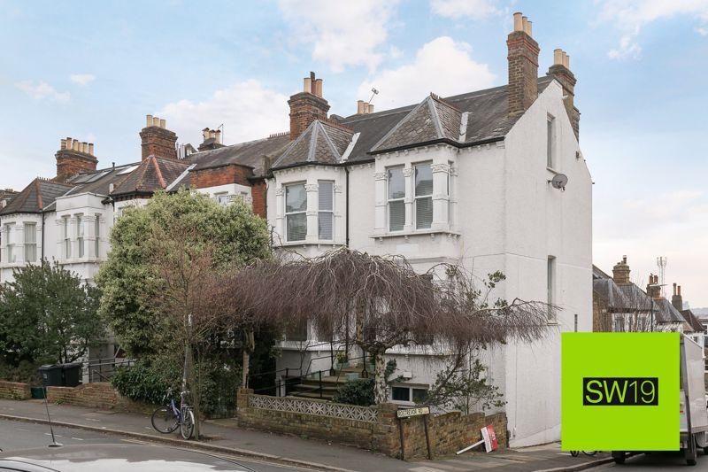Woodside, London SW19 2 bed apartment - £600,000