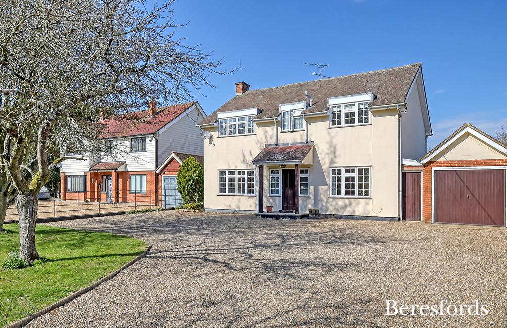 Church Road, West Hanningfield, CM2 4 bed detached house - £850,000