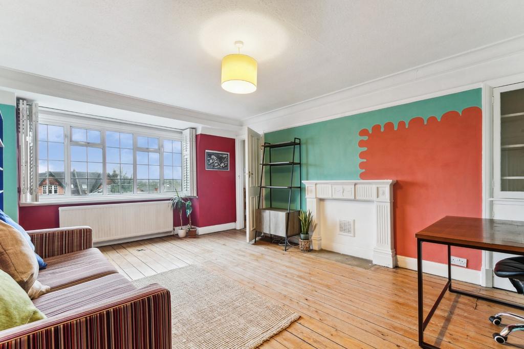 Babington Court, London SW16 1 bed flat - £1,650 pcm (£381 pw)