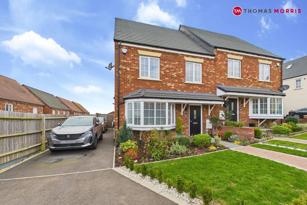 Nightingale Road, Bedford MK44 3 bed semi-detached house for sale - £ ...