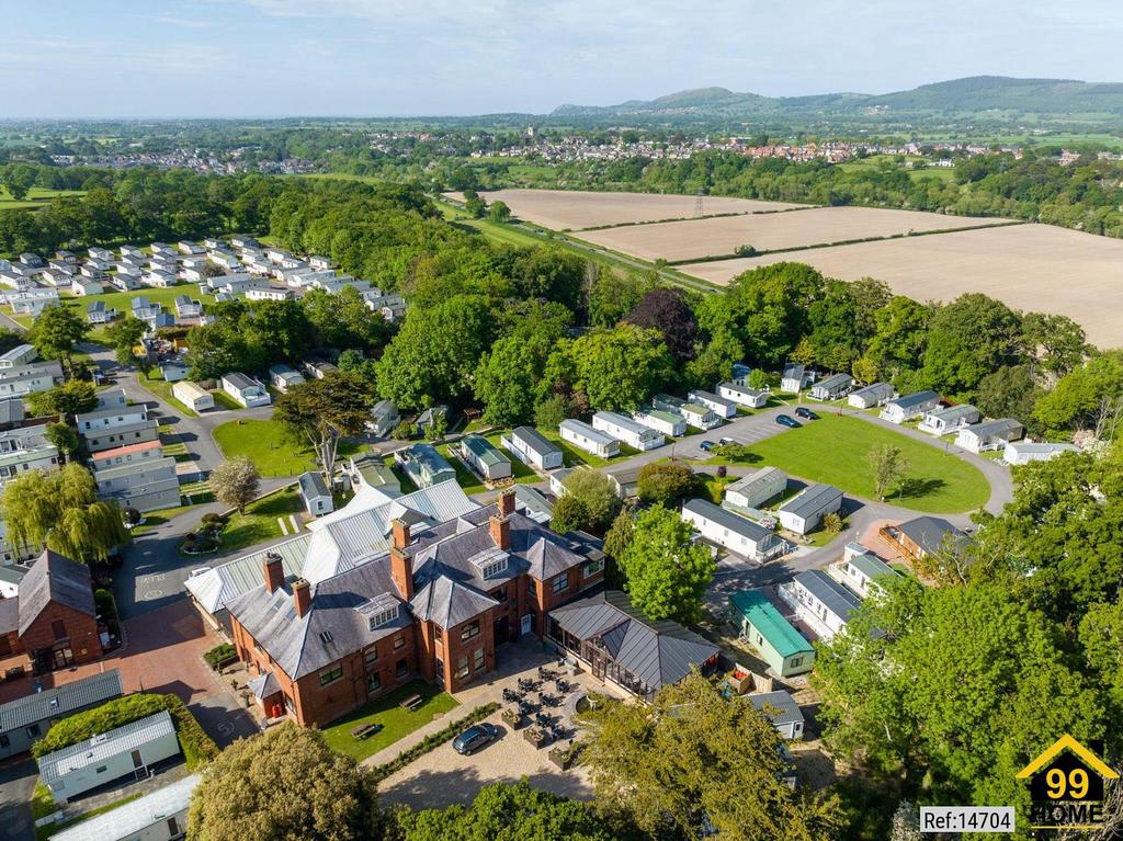Resort Lyons Eryl Hall, ST ASAPH... 2 bed park home for sale - £69,995