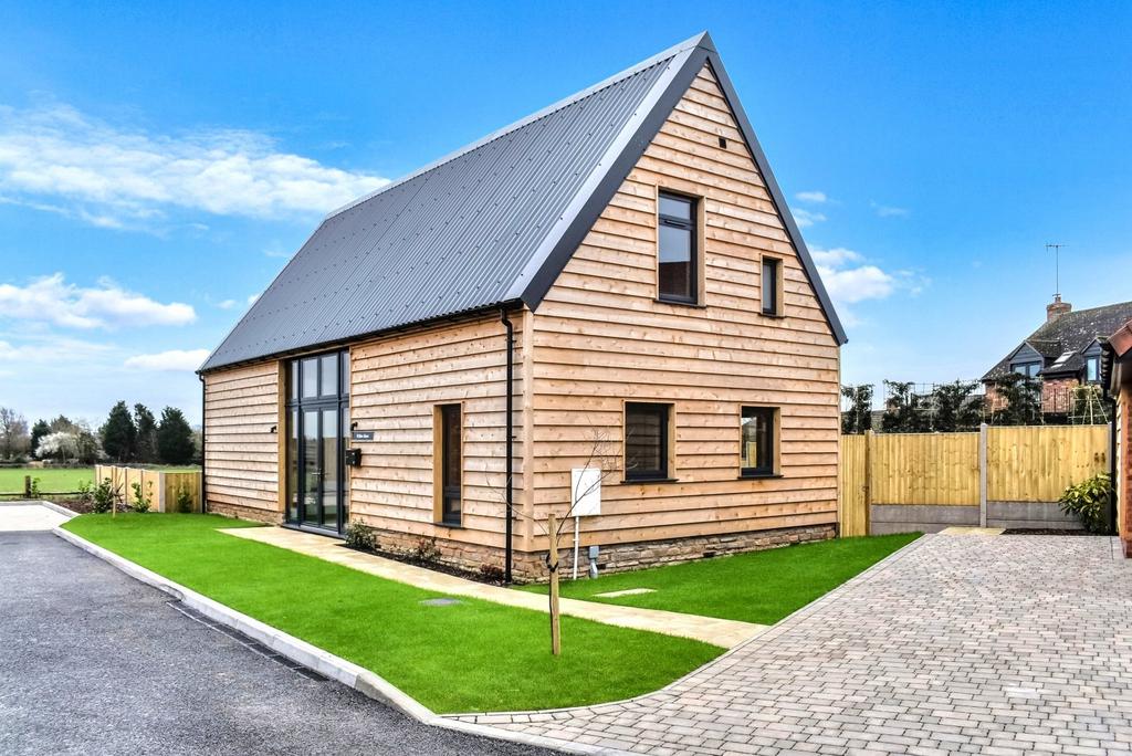 Wadborough Road, Worcester WR5 2 bed barn conversion - £575,000