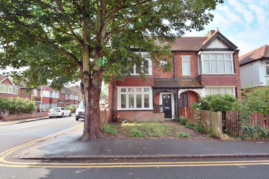 The Greenway, Uxbridge, UB8 2 bed flat - £1,600 pcm (£369 pw)