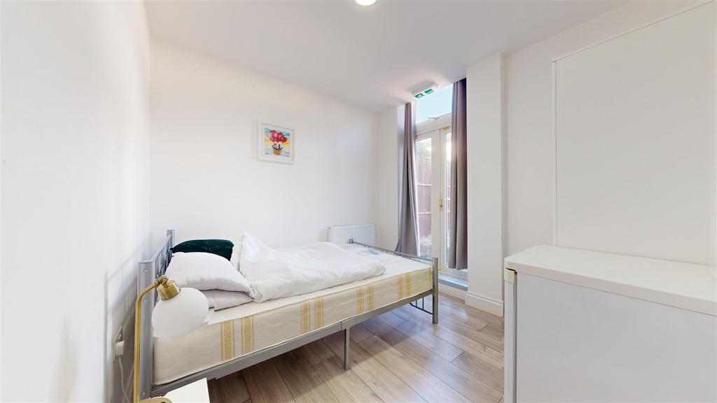 Donnington Road, Brondesbury NW10 1 bed property - £800 pcm (£185 pw)