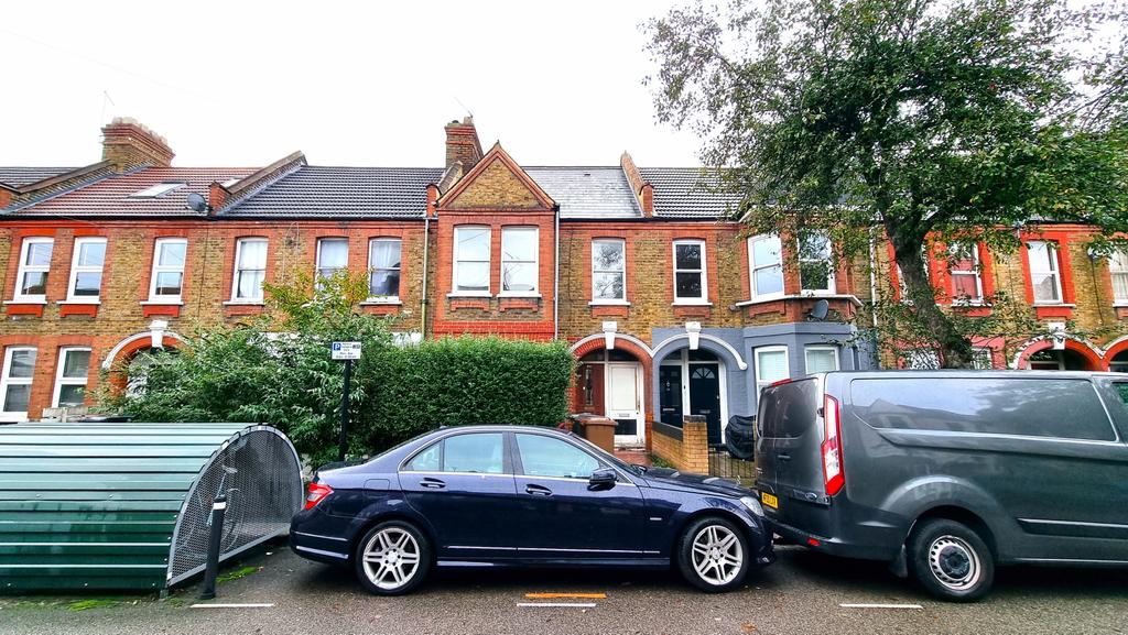 Leyton E10 2 bed flat to rent - £1,650 pcm (£381 pw)
