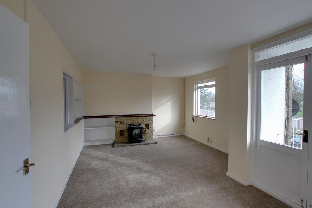 Tilgate Parade, Crawley RH10 3 bed maisonette - £1,500 pcm (£346 pw)