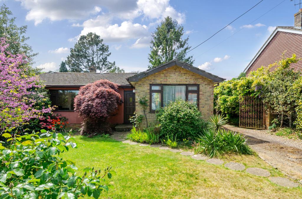Stoke Common Road, Bishopstoke... 3 bed bungalow for sale - £425,000