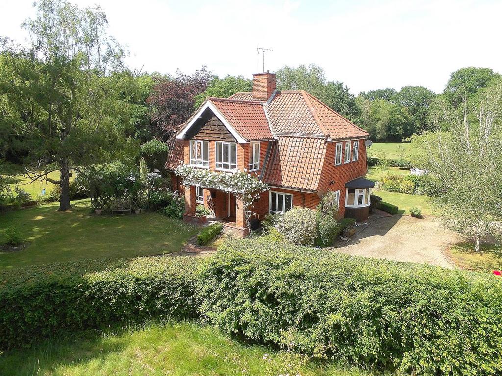 Bicknacre Road, Danbury 4 bed detached house for sale - £1,250,000