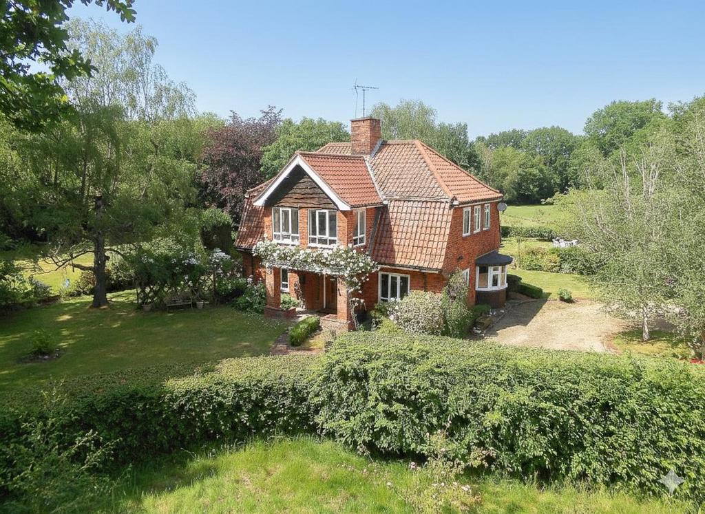 Bicknacre Road, Danbury 4 bed detached house for sale - £1,250,000
