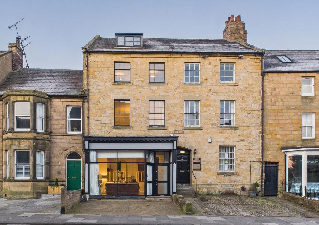 Bondgate Without, Alnwick NE66 4 bed terraced house for sale - £395,000