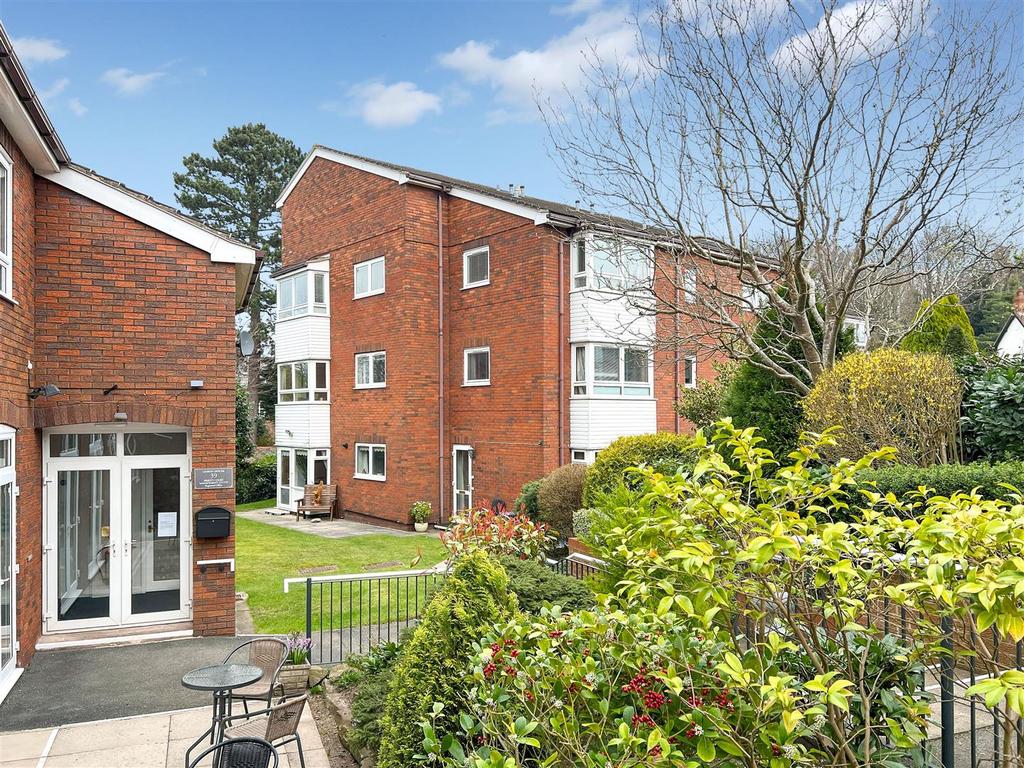 Priesty Court, Congleton 2 bed apartment - £158,000