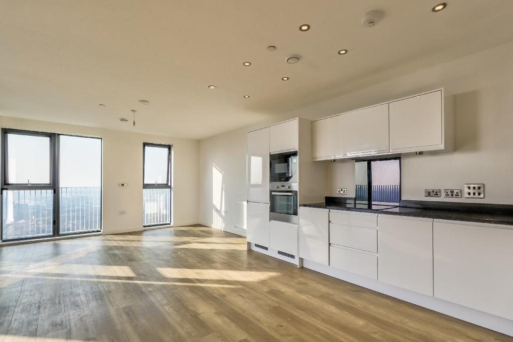 Baronet House, 9 Lakeside Drive... 3 bed apartment - £3,000 pcm (£692 pw)
