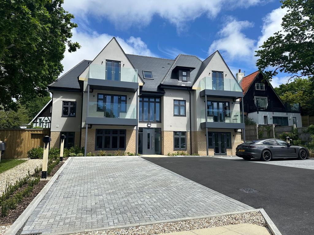 31 Danecourt Road, Poole BH14 2 bed flat - £350,000