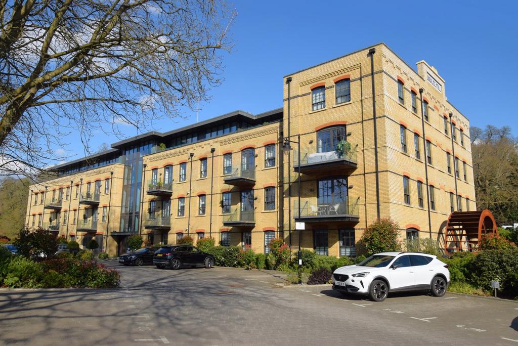 Glen Island, Taplow, Buckinghamshire... 2 bed apartment - £735,000