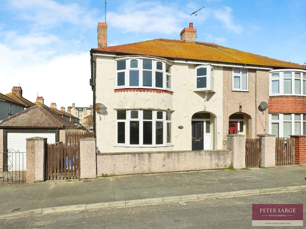 13 South Avenue, Rhyl, LL18 1HU 4 bed semi-detached house - £130,000