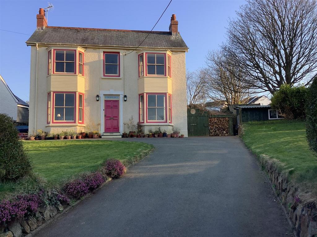 Dolhuan, Plas Y Fron, Fishguard 4 bed detached house - £385,000