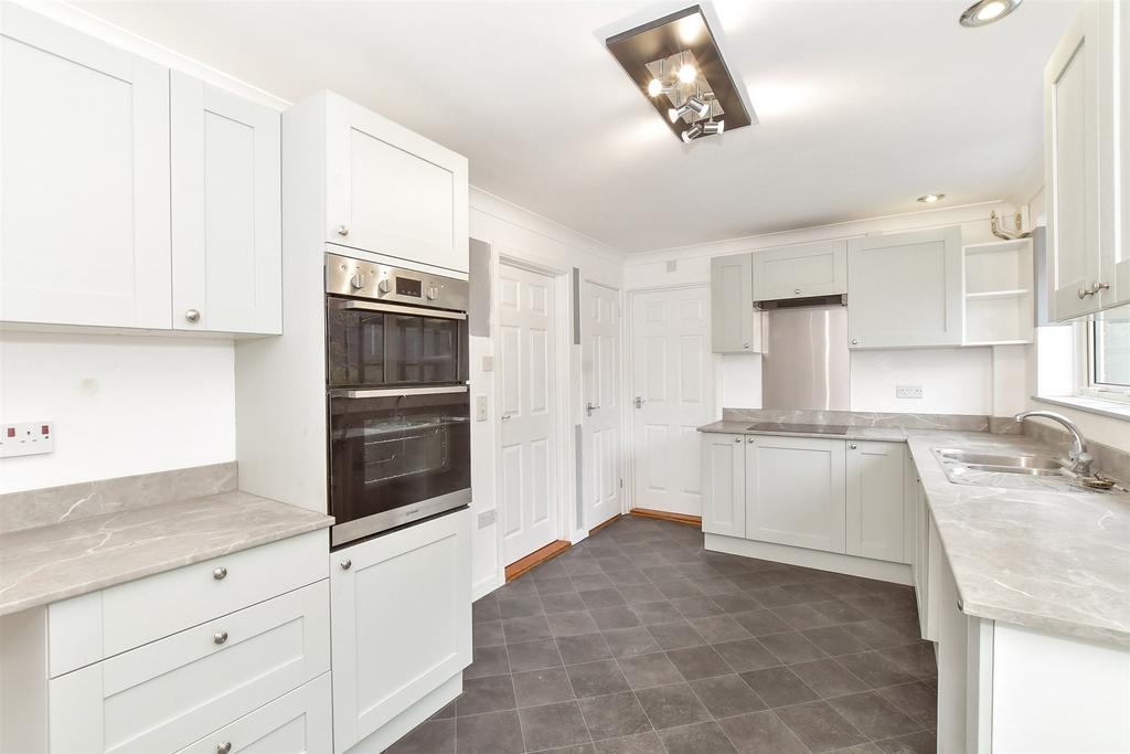 Cornbrook Grove, Waterlooville... 4 bed detached house for sale - £415,000