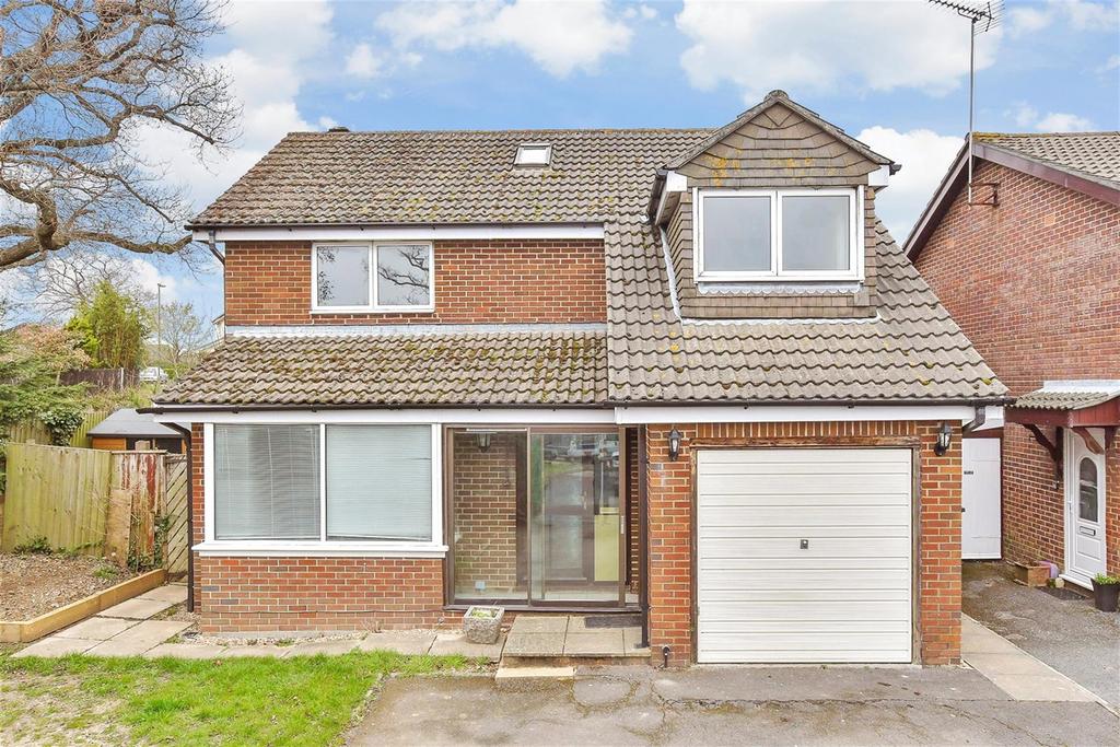 Cornbrook Grove, Waterlooville... 4 bed detached house - £415,000