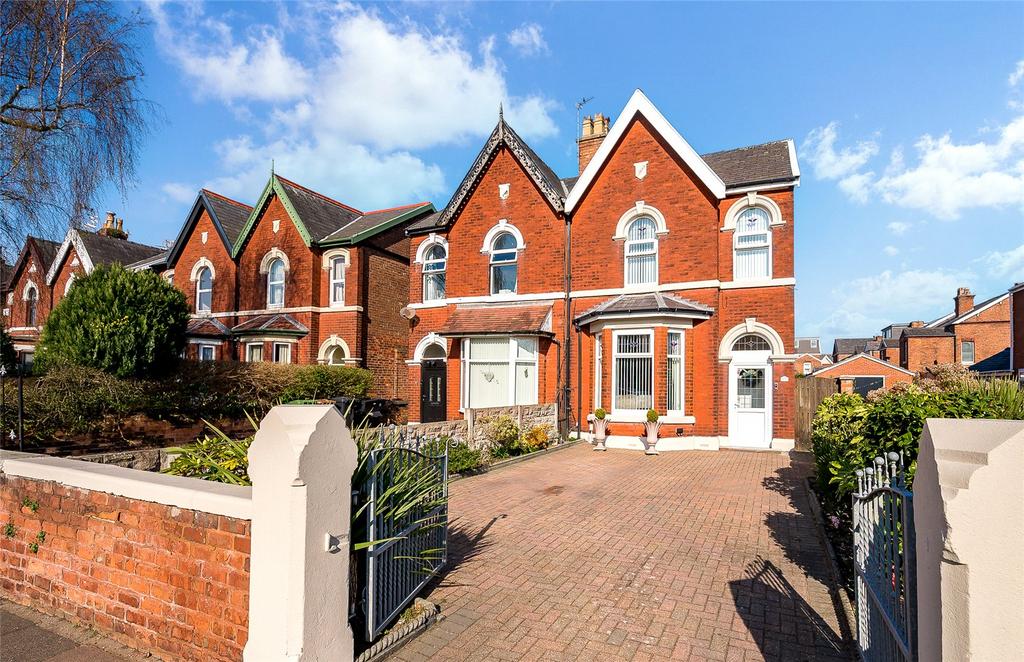 Tithebarn Road, Southport... 3 bed semi-detached house - £250,000