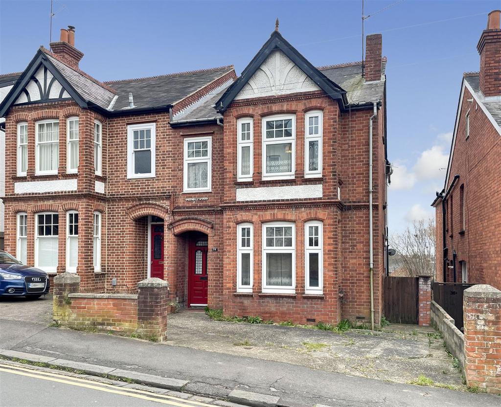 St. Annes Road, Reading RG4 5 bed semi-detached house - £750,000