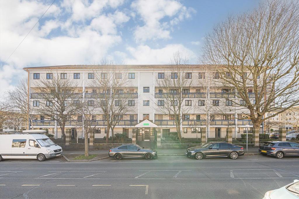 Mogden Lane, Isleworth TW7 3 bed maisonette for sale - £300,000