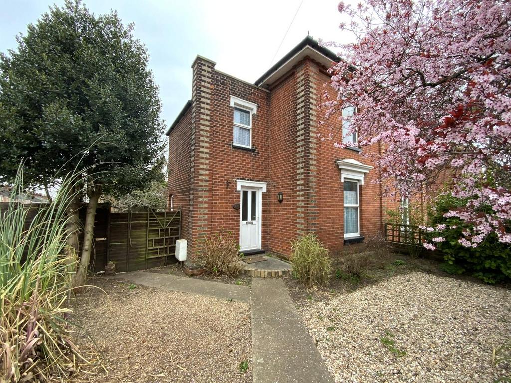 Cauldwell Hall Road, Ipswich IP4 3 bed semi-detached house - £1,300 pcm ...