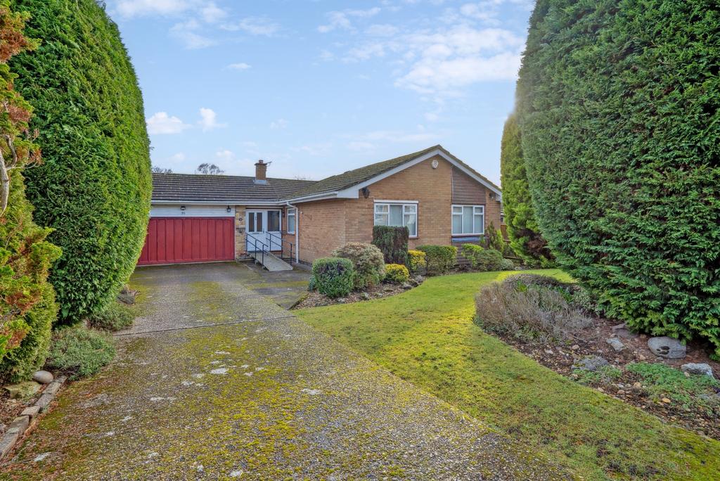 Little Hill, Heronsgate, Chorleywood... 3 bed detached bungalow for ...