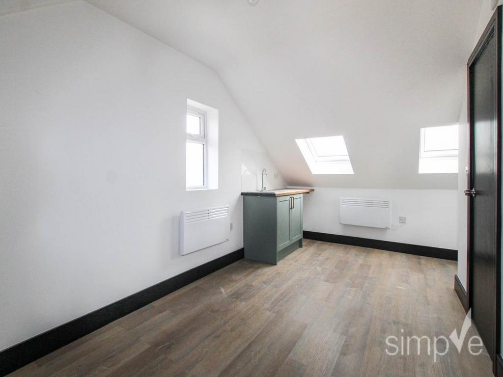 Yeading Fork, Hayes, Middlesex 6 bed house - £6,250 pcm (£1,442 pw)