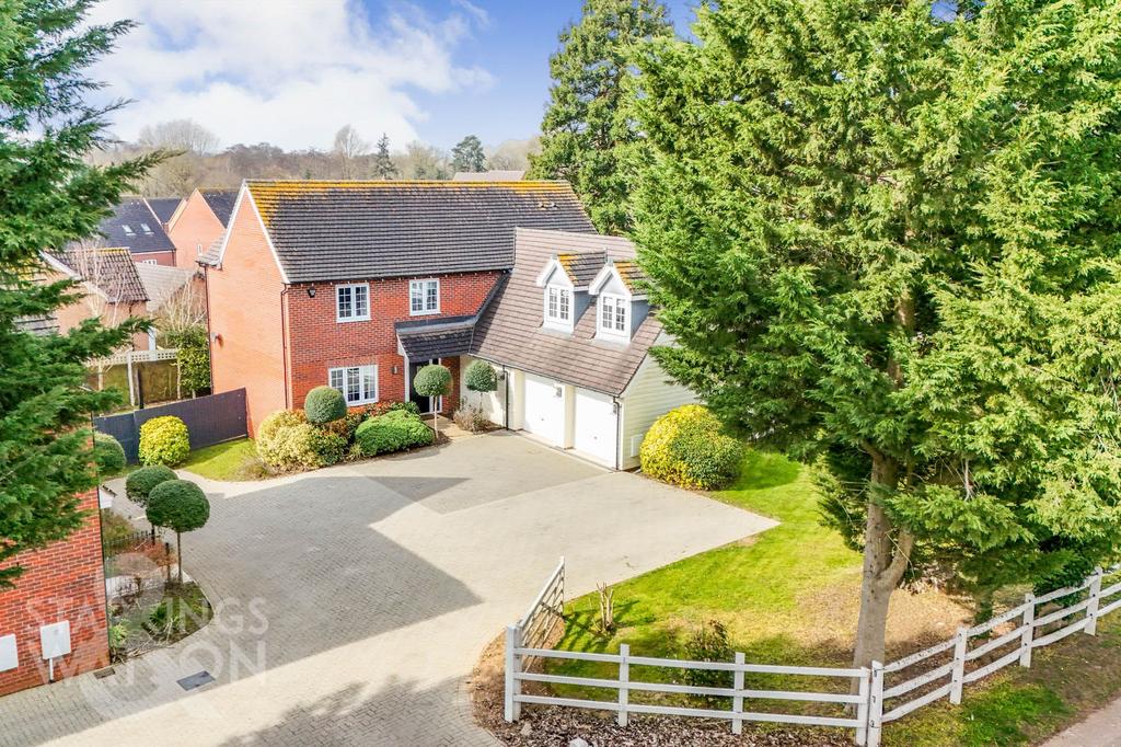 Strumpshaw Road, Brundall, Norwich 5 bed detached house for sale - £625,000