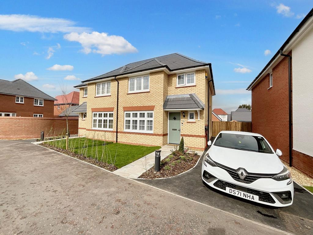 Richard Gibson Road, Henhull, CW5 3 bed terraced house - £335,000