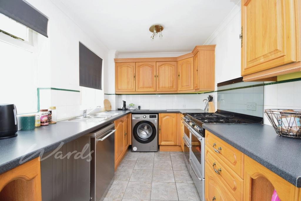 Mardol Road Kennington TN24 3 bed terraced house - £1,400 pcm (£323 pw)