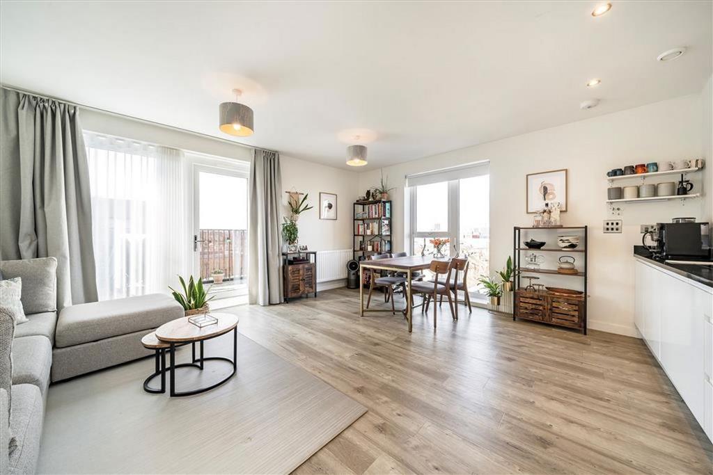 Bowen Drive, London SE7 2 bed flat for sale - £475,000