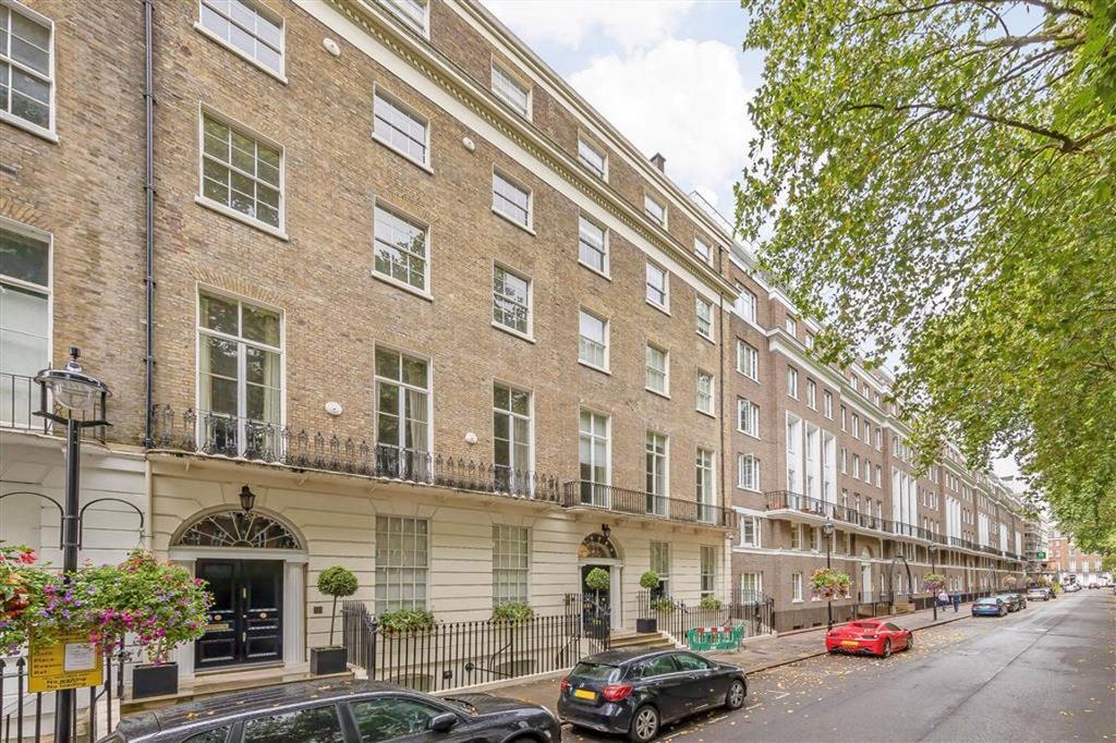 Bryanston Square, London W1H 2 bed flat to rent - £6,045 pcm (£1,395 pw)