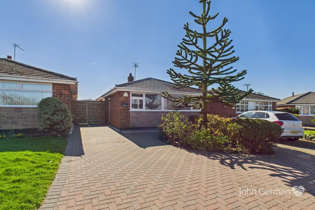 Lancaster Drive, Tutbury 2 bed detached bungalow for sale - £285,000