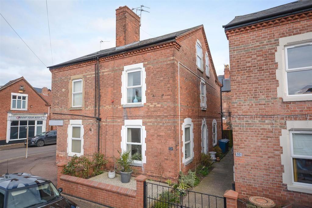 Bridge Grove, West Bridgford 4 bed end of terrace house to rent - £ ...