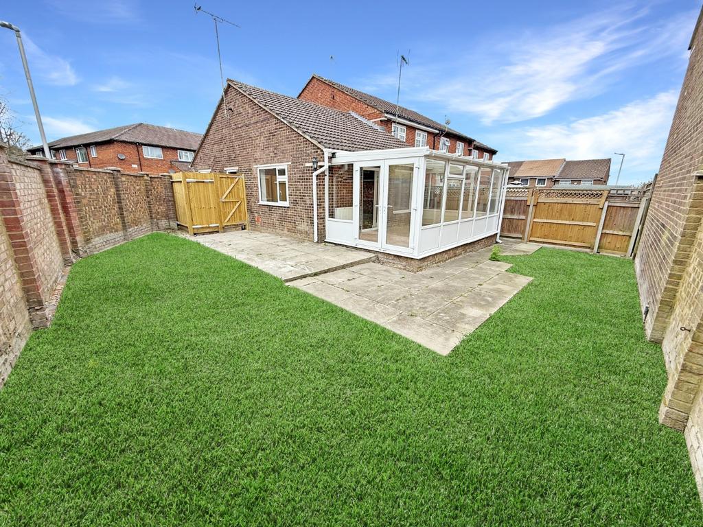 Dunstable, Bedfordshire LU6 2 bed terraced bungalow for sale - £250,000