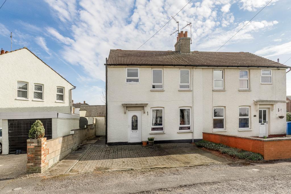 Rothwell NN14 3 bed semi-detached house for sale - £200,000