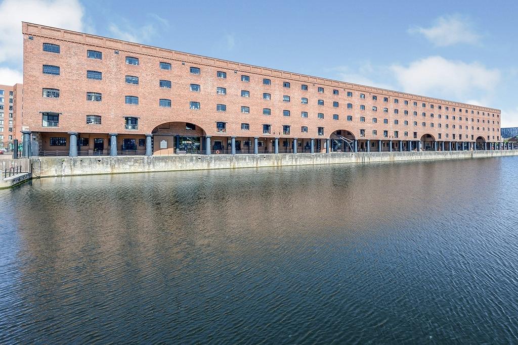 East Quay Wapping Quay, Liverpool L3 2 bed apartment - £1,300 pcm (£300 pw)