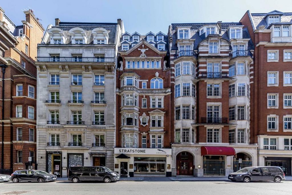 Berkeley Street, London W1J 1 bed flat - £2,990 pcm (£690 pw)