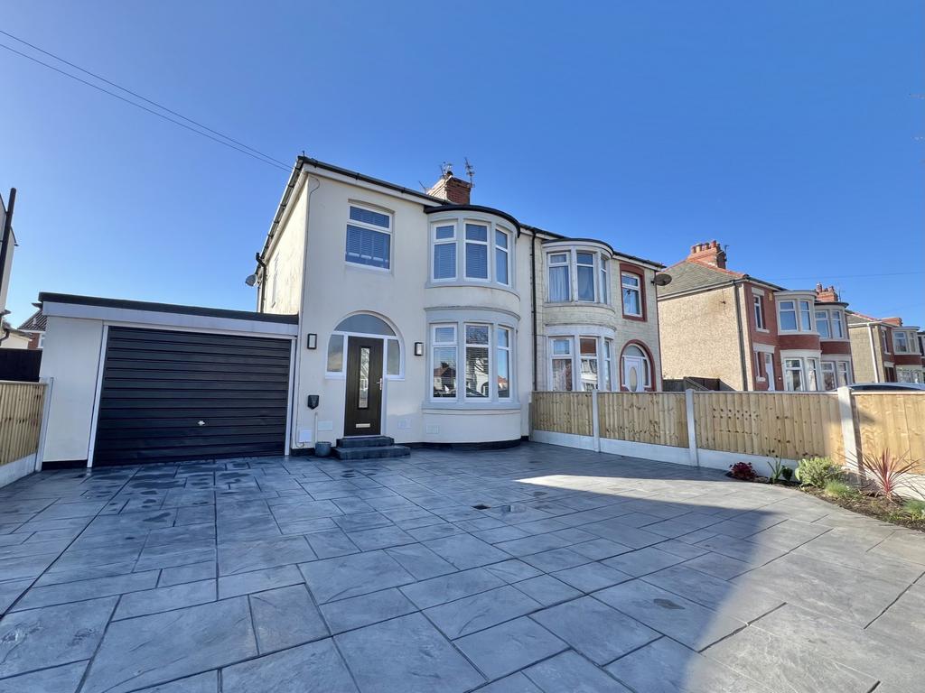 North Drive, Cleveleys FY5 3 bed semi-detached house - £210,000