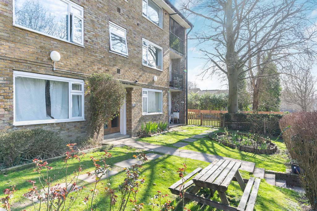Stevens Court, Stevens Close, Beckenham 3 bed apartment for sale - £340,000
