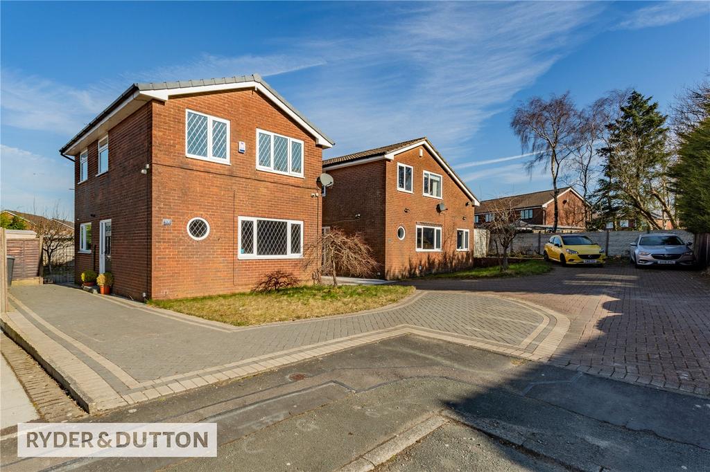 Rakewood Drive, Moorside, Oldham, OL4 3 bed detached house - £285,000