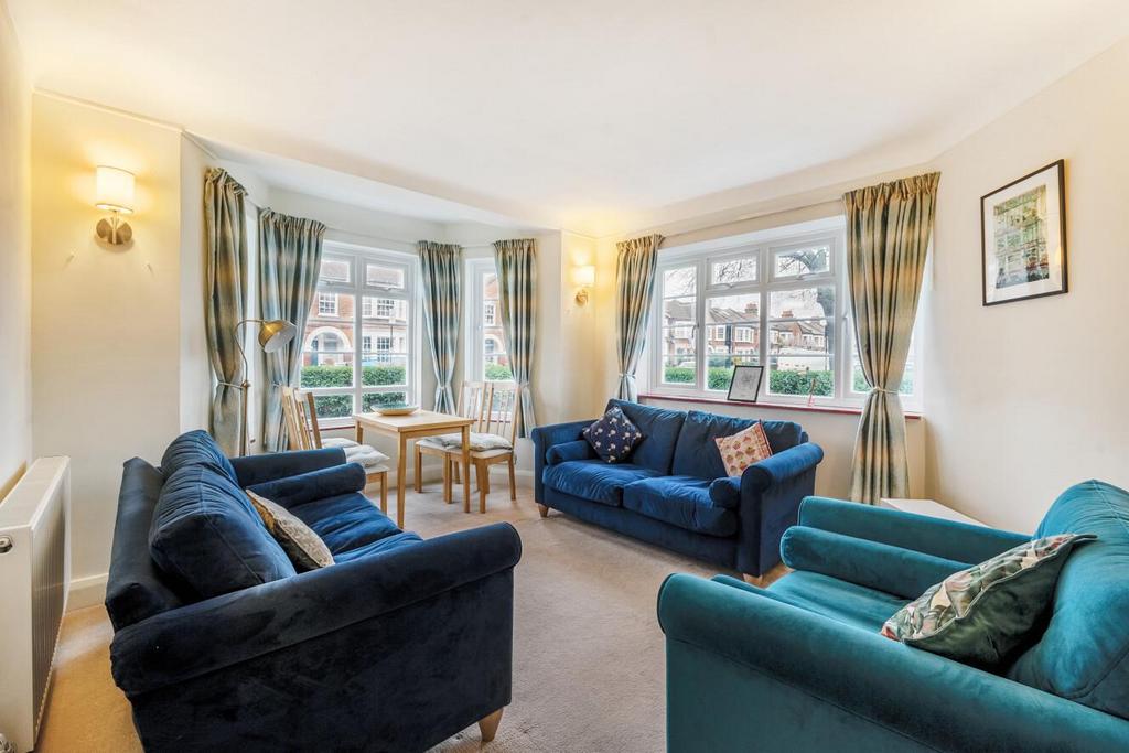 Burntwood Lane, Earlsfield, London, SW17 2 bed flat for sale - £450,000