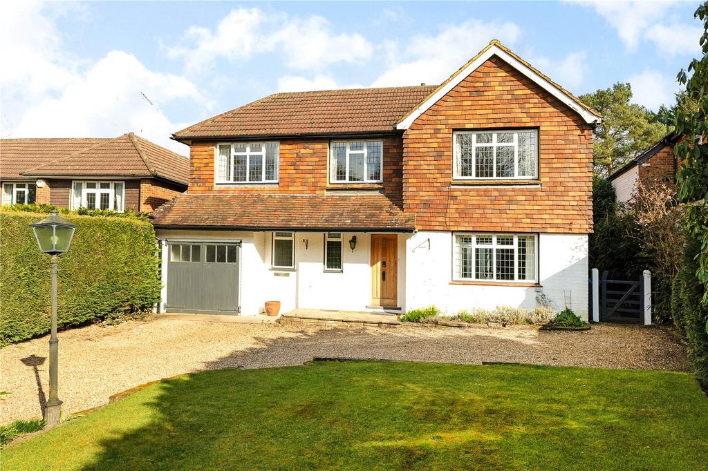 Sandy Drive, Cobham, Surrey, KT11 4 bed detached house for sale - £ ...