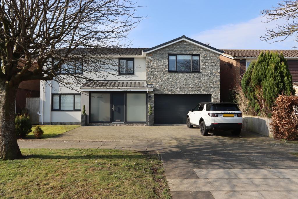 Earnshaw Way, Beaumont Park, Whitley... 5 bed detached house - £775,000