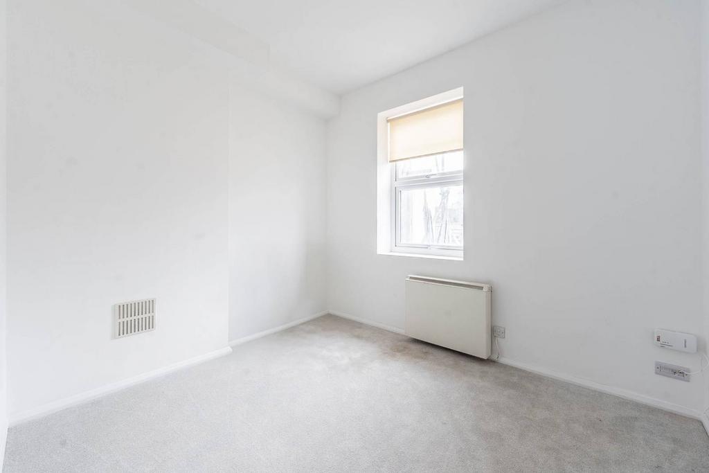 Bridge Street, HA5, Pinner, HA5 1 bed flat to rent - £1,600 pcm (£369 pw)