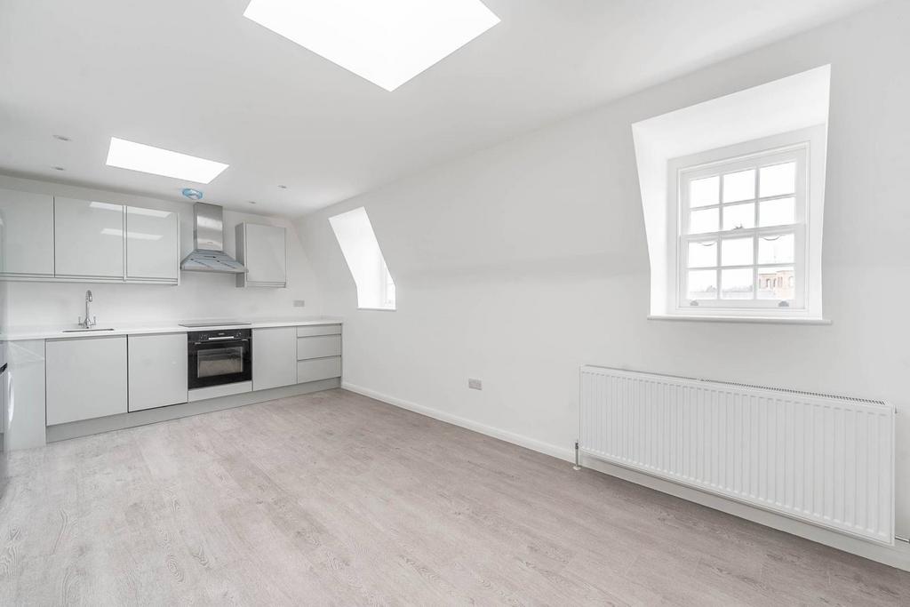 Bridge Street, Pinner, HA5 1 bed flat - £1,750 pcm (£404 pw)