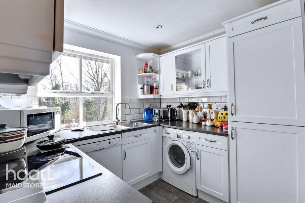 River Bank Close, Maidstone 2 bed apartment for sale - £180,000